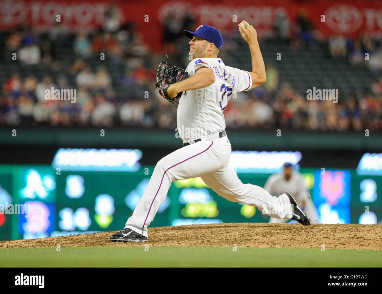 May 09, 2016: Texas Rangers relief pitcher Shawn Tolleson #37 during an ...