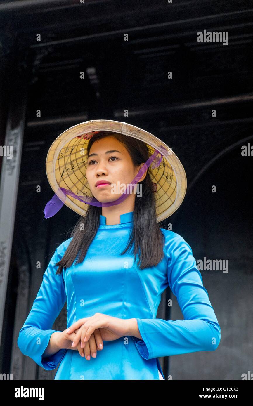 Vietnam hue traditional dress High Resolution Stock Photography and ...