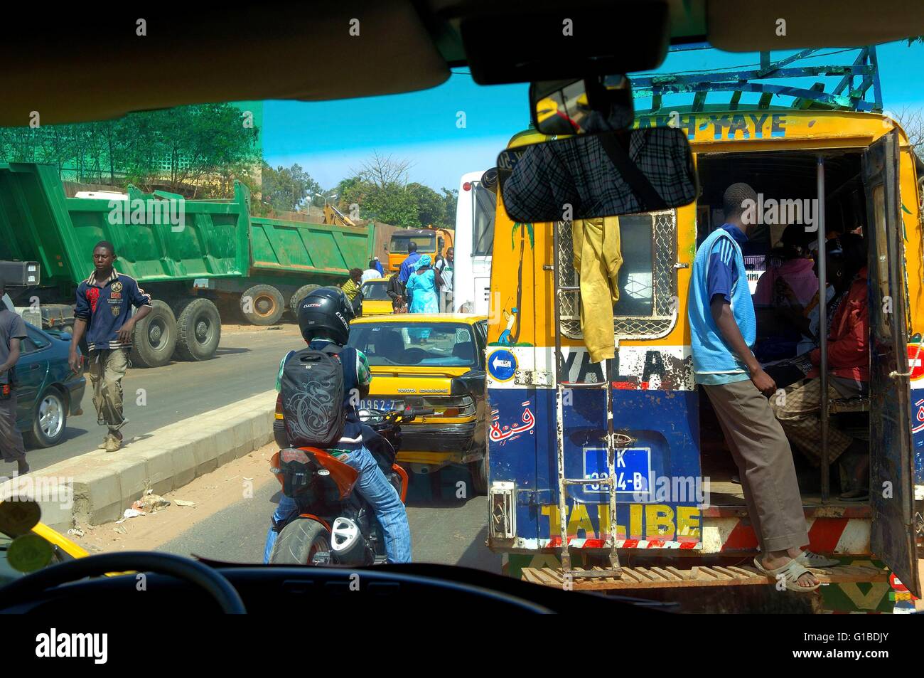 Daily life dakar hi-res stock photography and images - Alamy