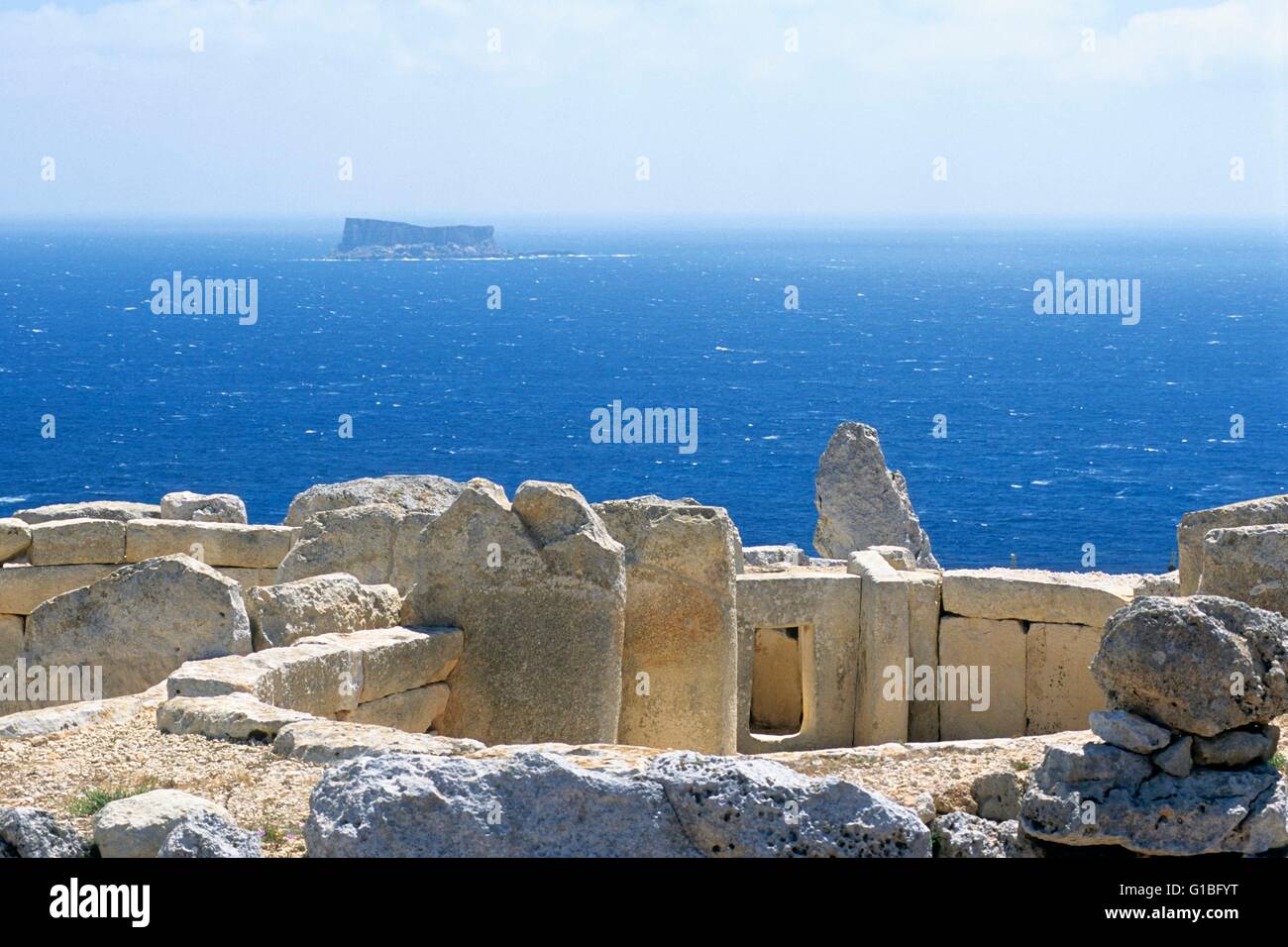 Malta, Qrendi, megalithic temples of Mnajdra, view of the sea and ...