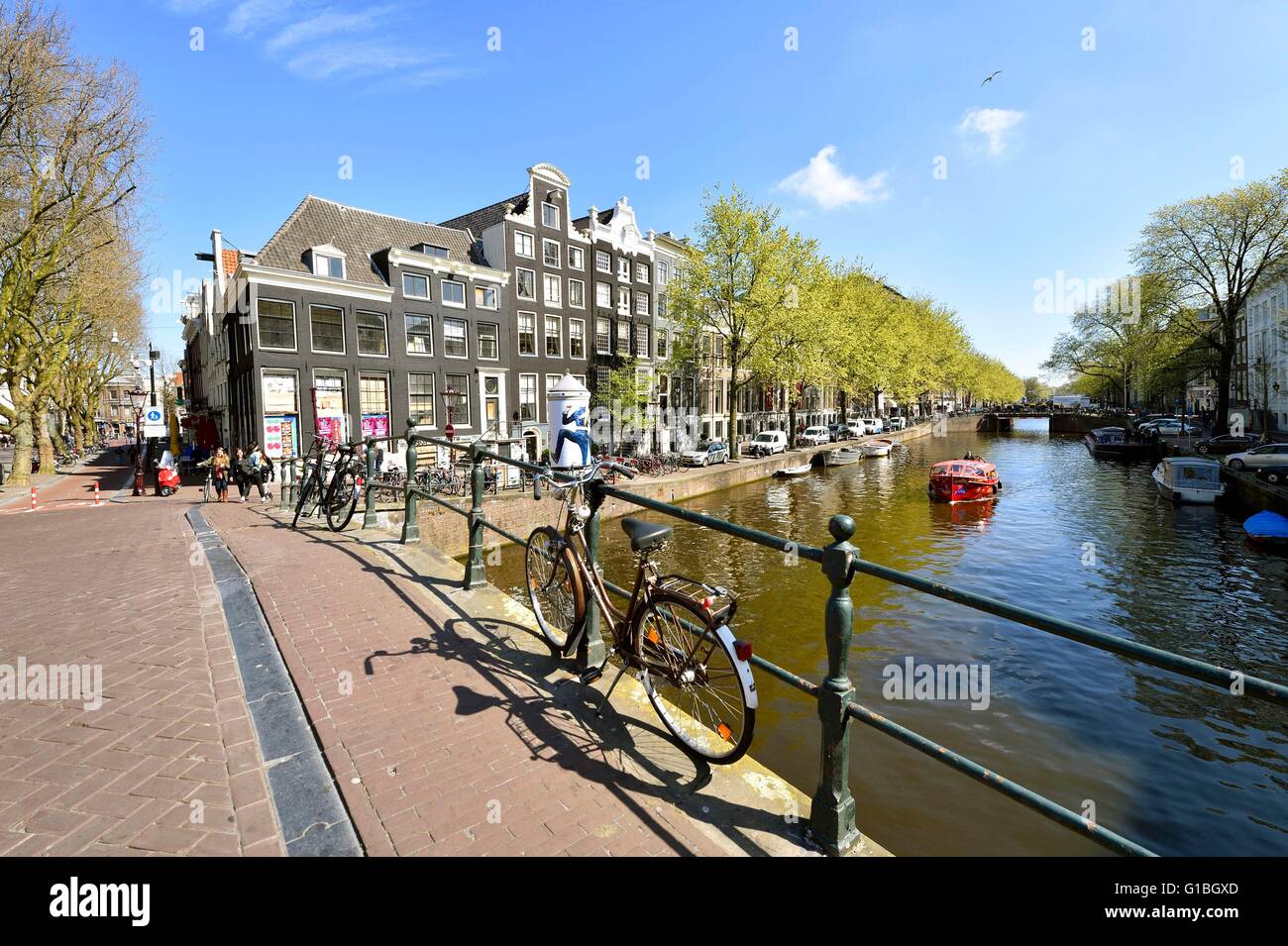 Netherlands, Nothern Holand, Amsterdam, 17th century canal ring area ...