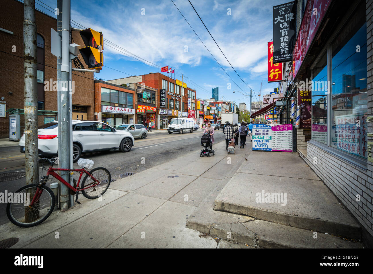 Toronto chinatown dundas street hi-res stock photography and images - Alamy