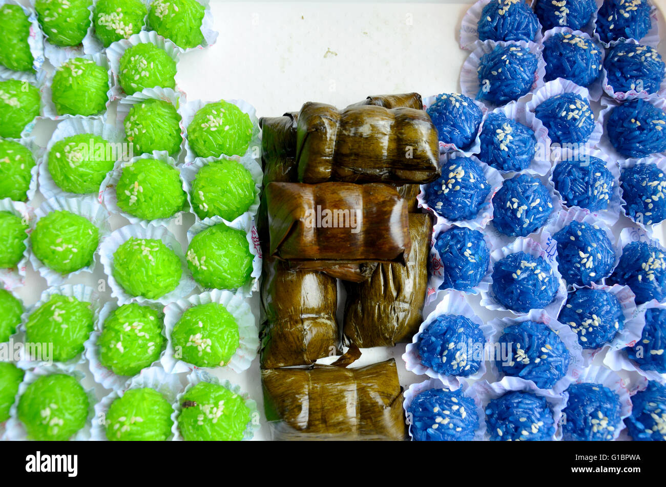 Thai Dessert Recipe : Pandan Flavored Sweet Translucent Gelatinous Rice ...