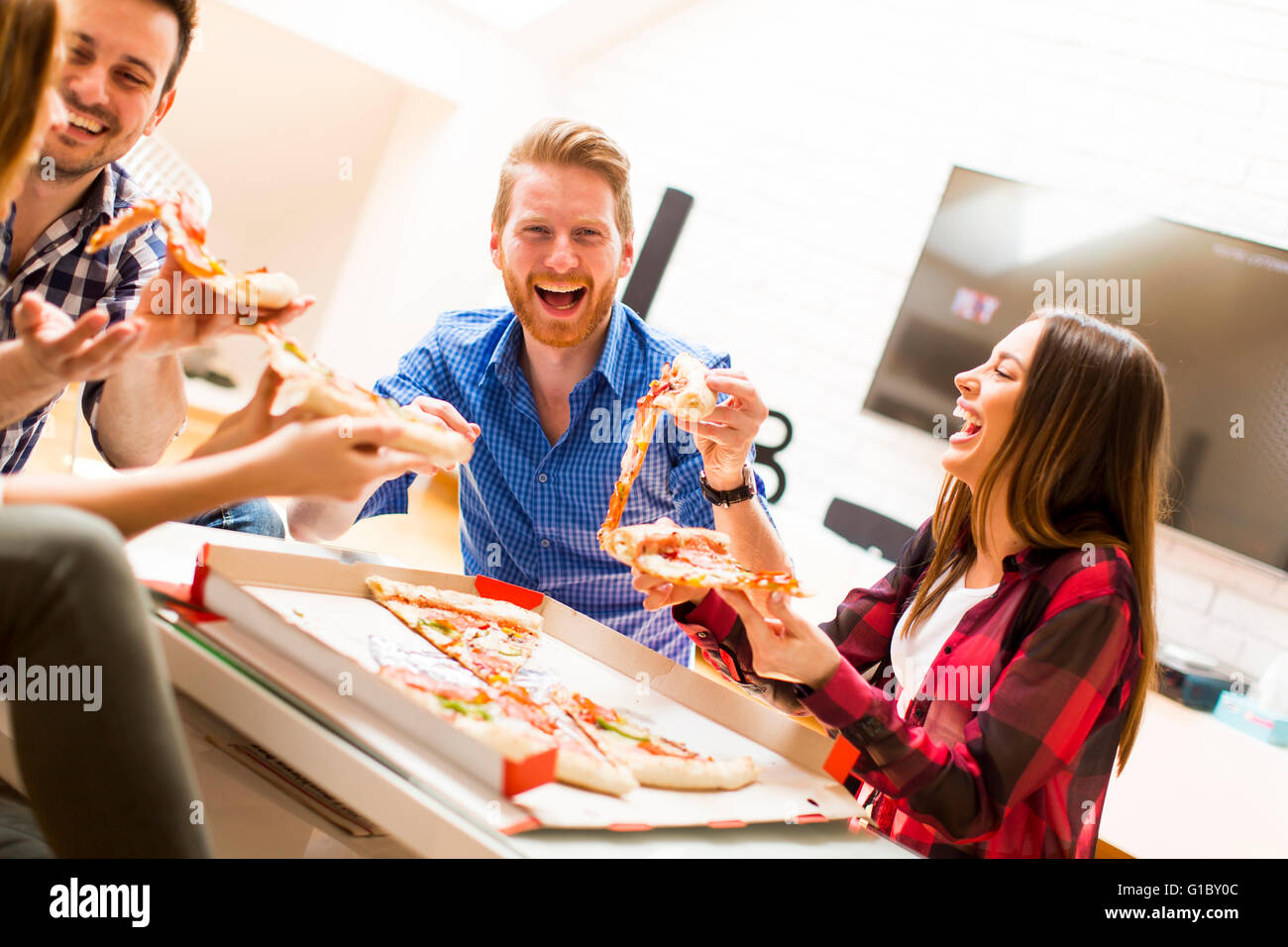 Friends eating pizza Stock Photo - Alamy