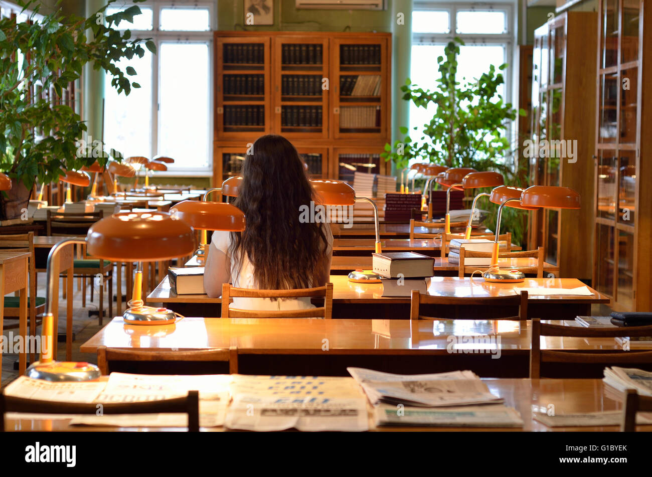 Reading tables hi-res stock photography and images - Alamy