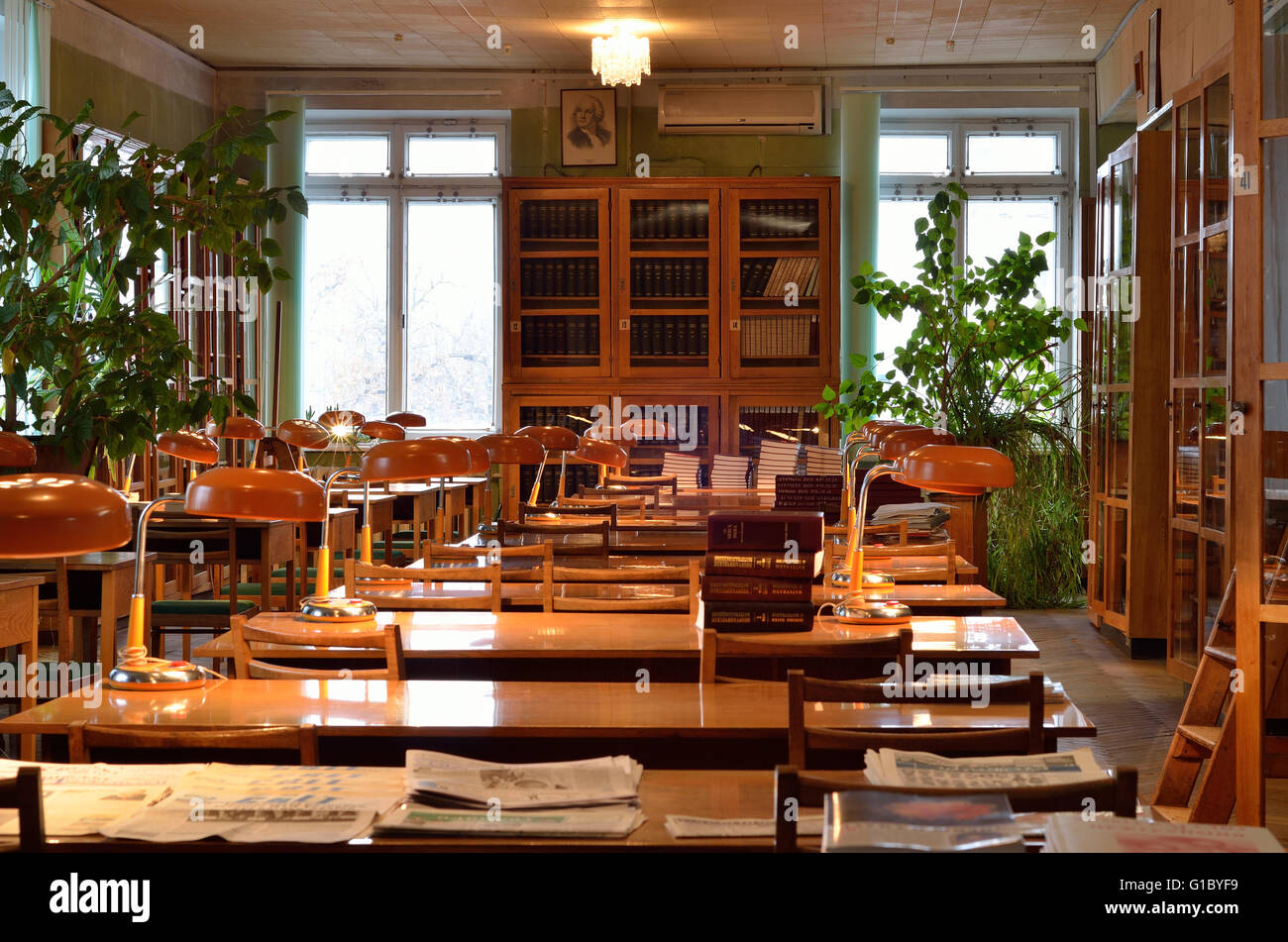 Empty reading room hi-res stock photography and images - Alamy