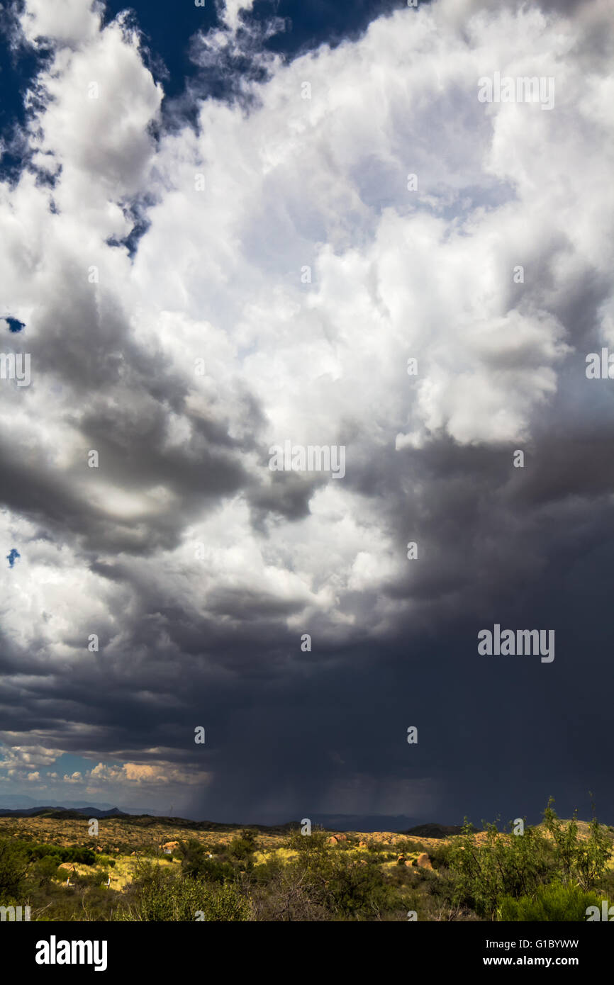 Dark clouds cloud hi-res stock photography and images - Alamy