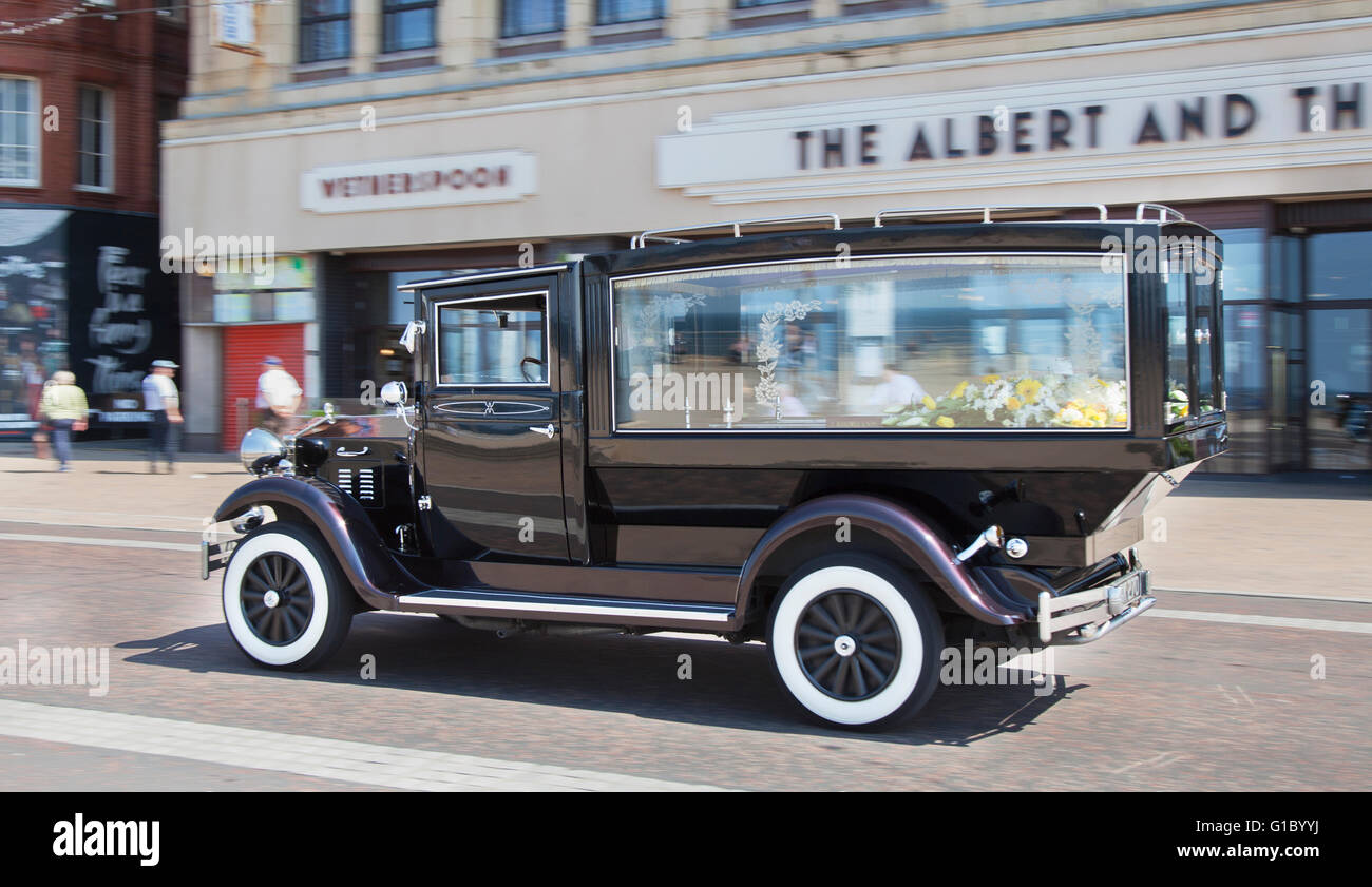 Glass casket coffin hi-res stock photography and images - Alamy