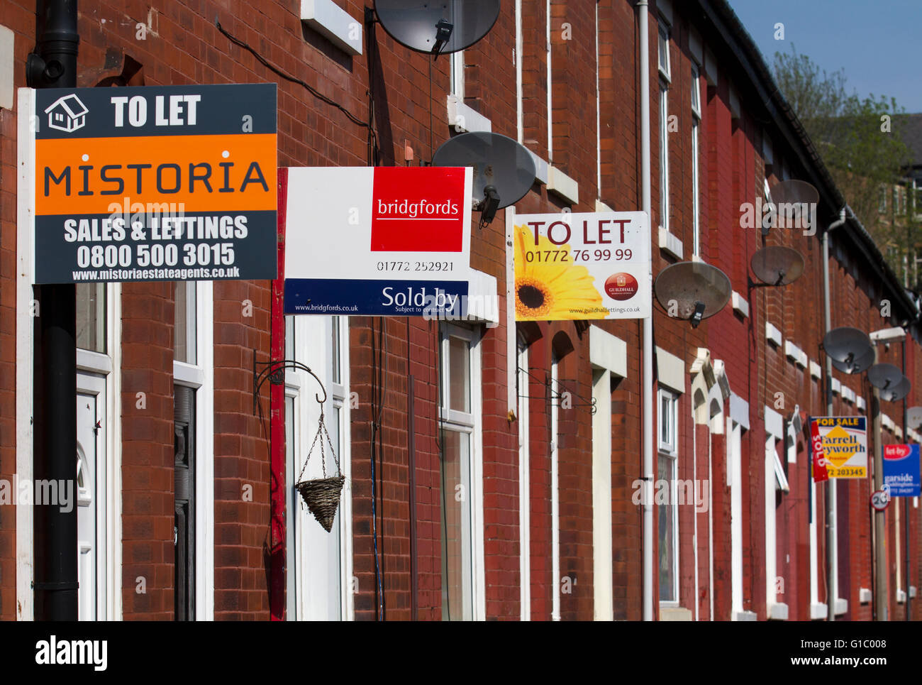 House To Let Board High Resolution Stock Photography and Images - Alamy