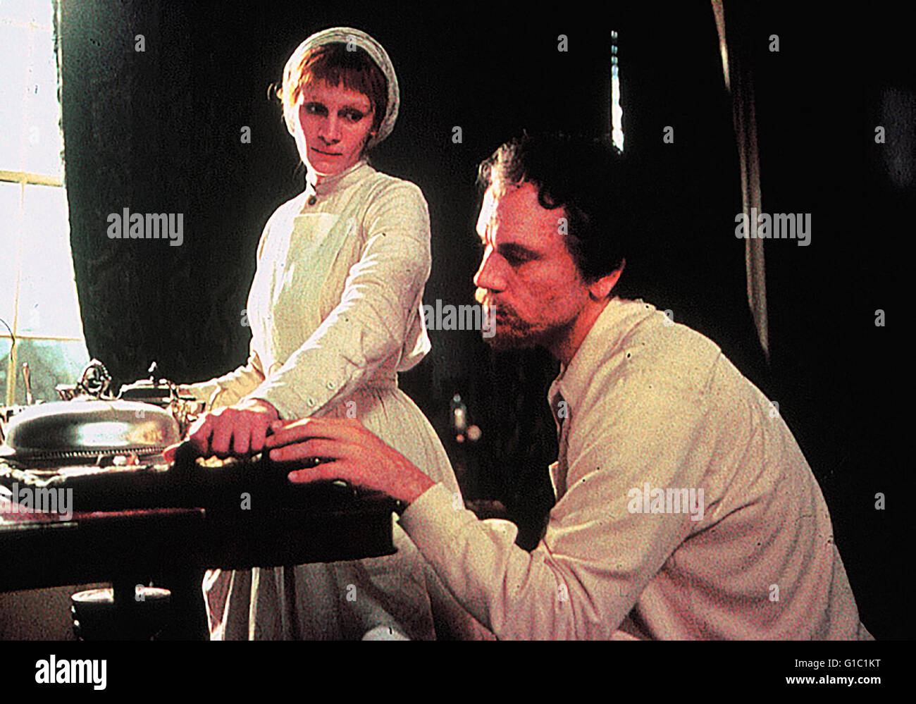 Julia roberts mary reilly hi-res stock photography and images - Alamy