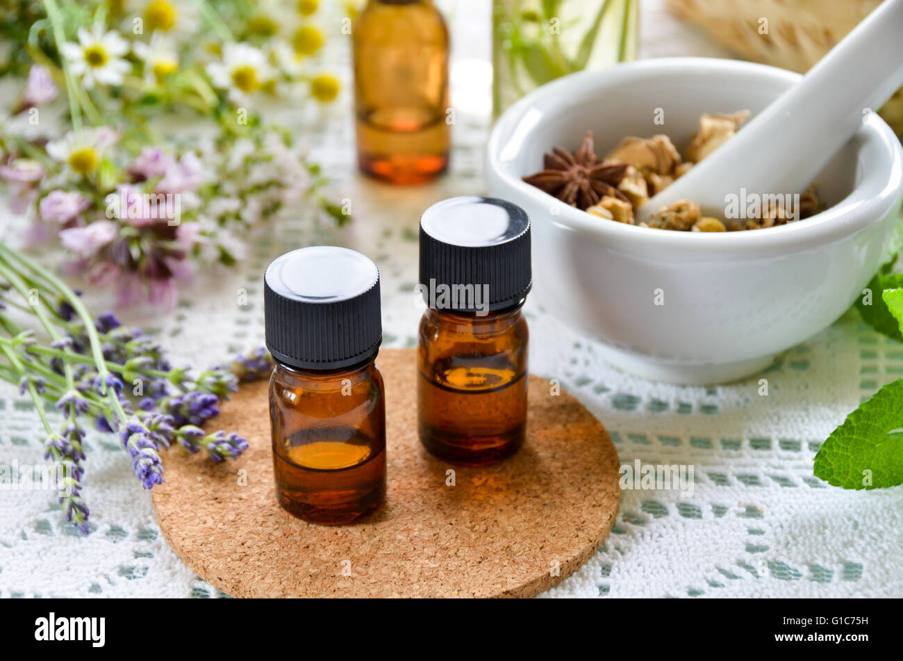 Lavender mortar pestle bottles hi-res stock photography and images - Alamy