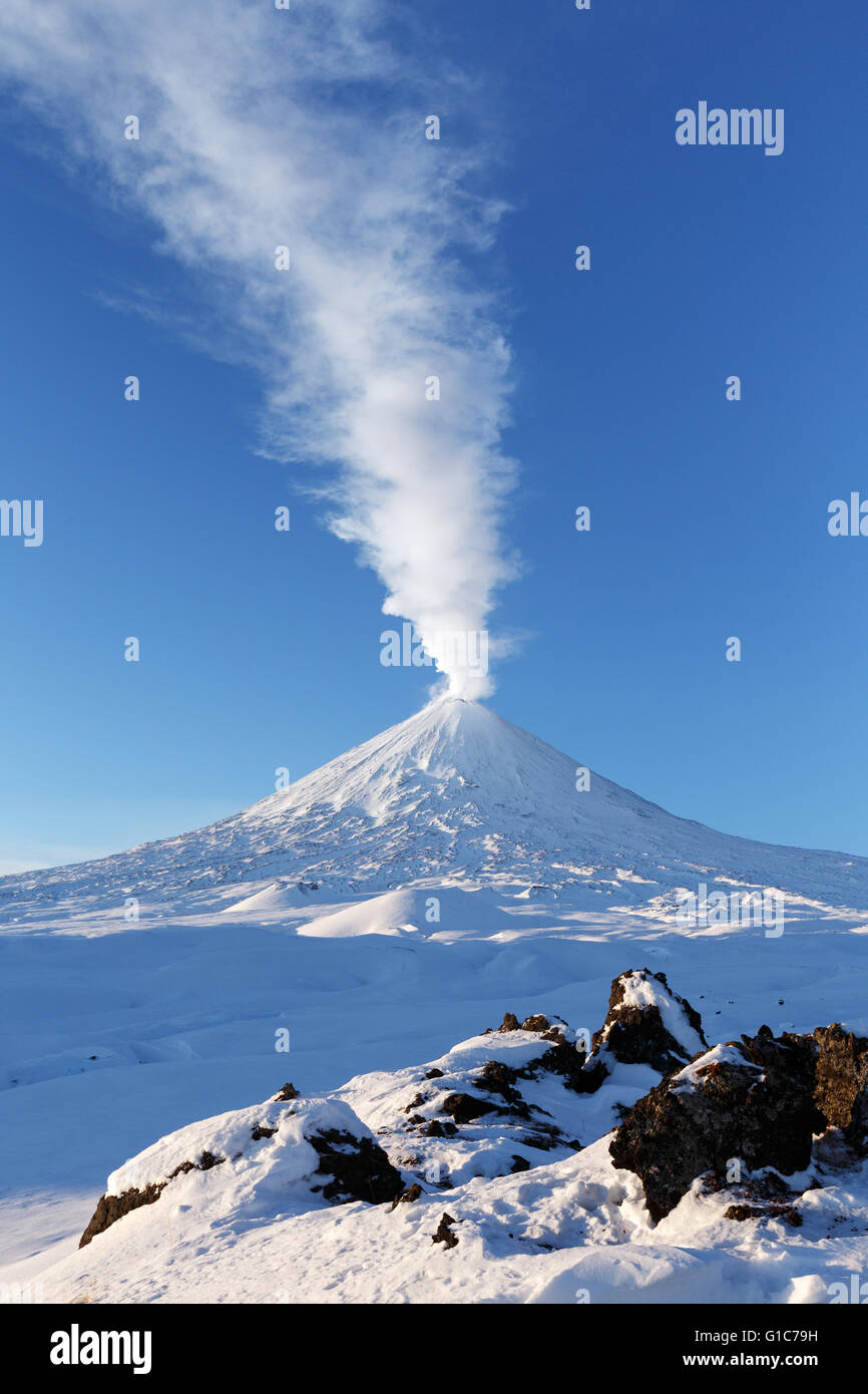 Russia volcano klyuchevskoy hi-res stock photography and images - Alamy