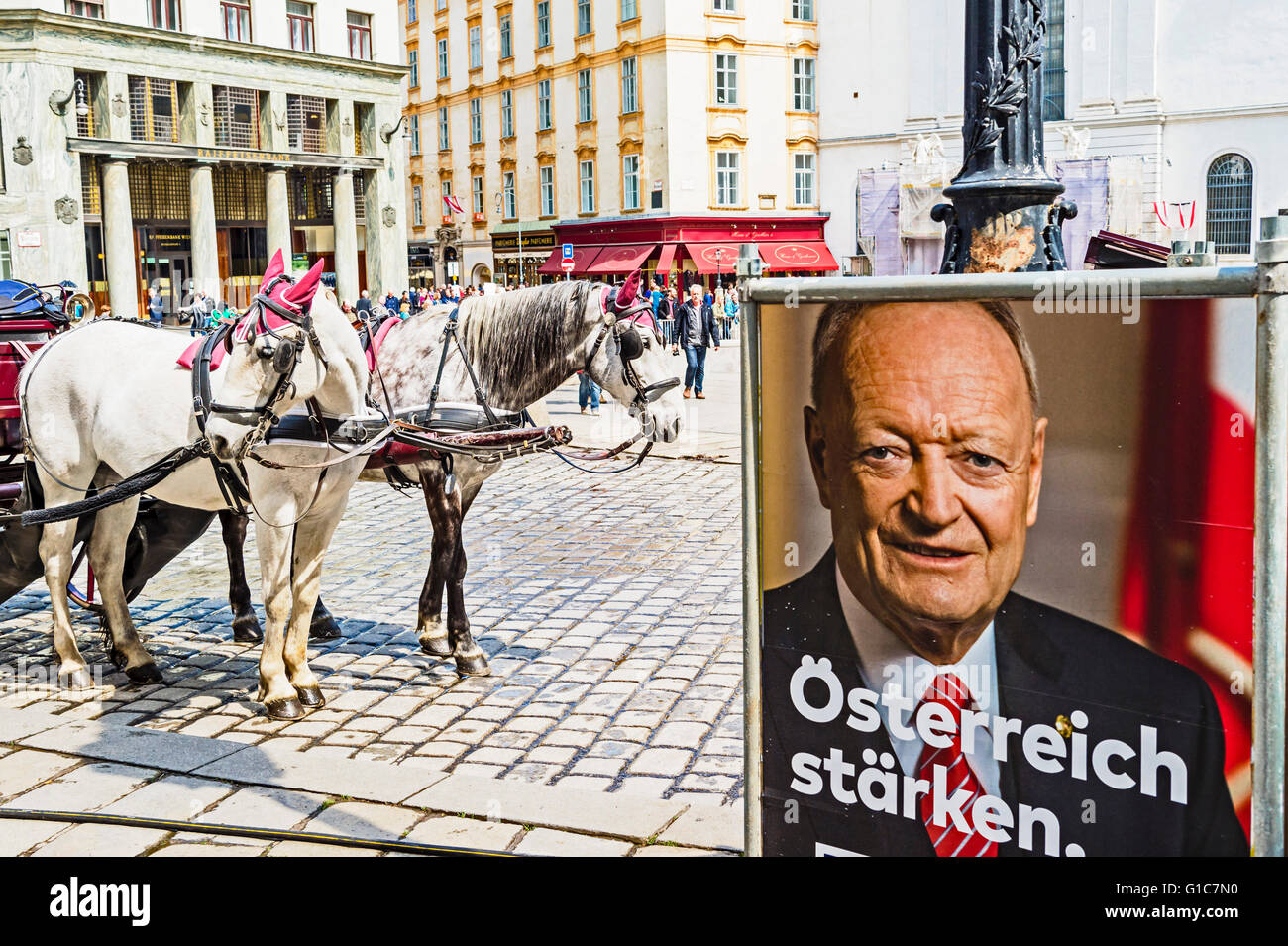 Europe the traditional fiaker horse carriages hi-res stock photography ...