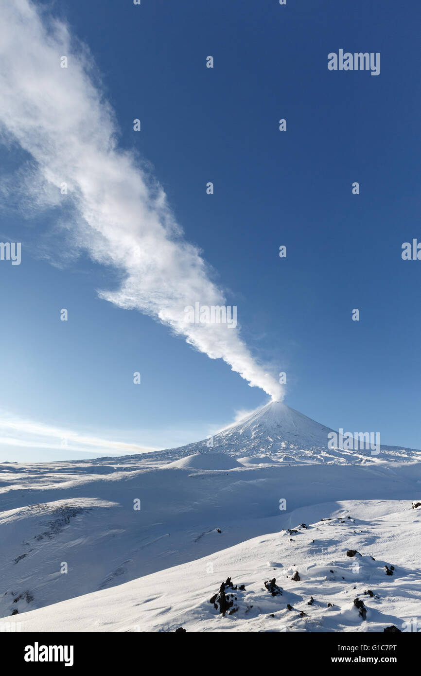 Russia volcano klyuchevskoy hi-res stock photography and images - Alamy