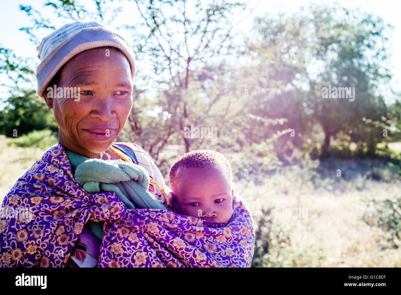 San woman with her child in the Living Museum of the Ju’Hoansi-San ...