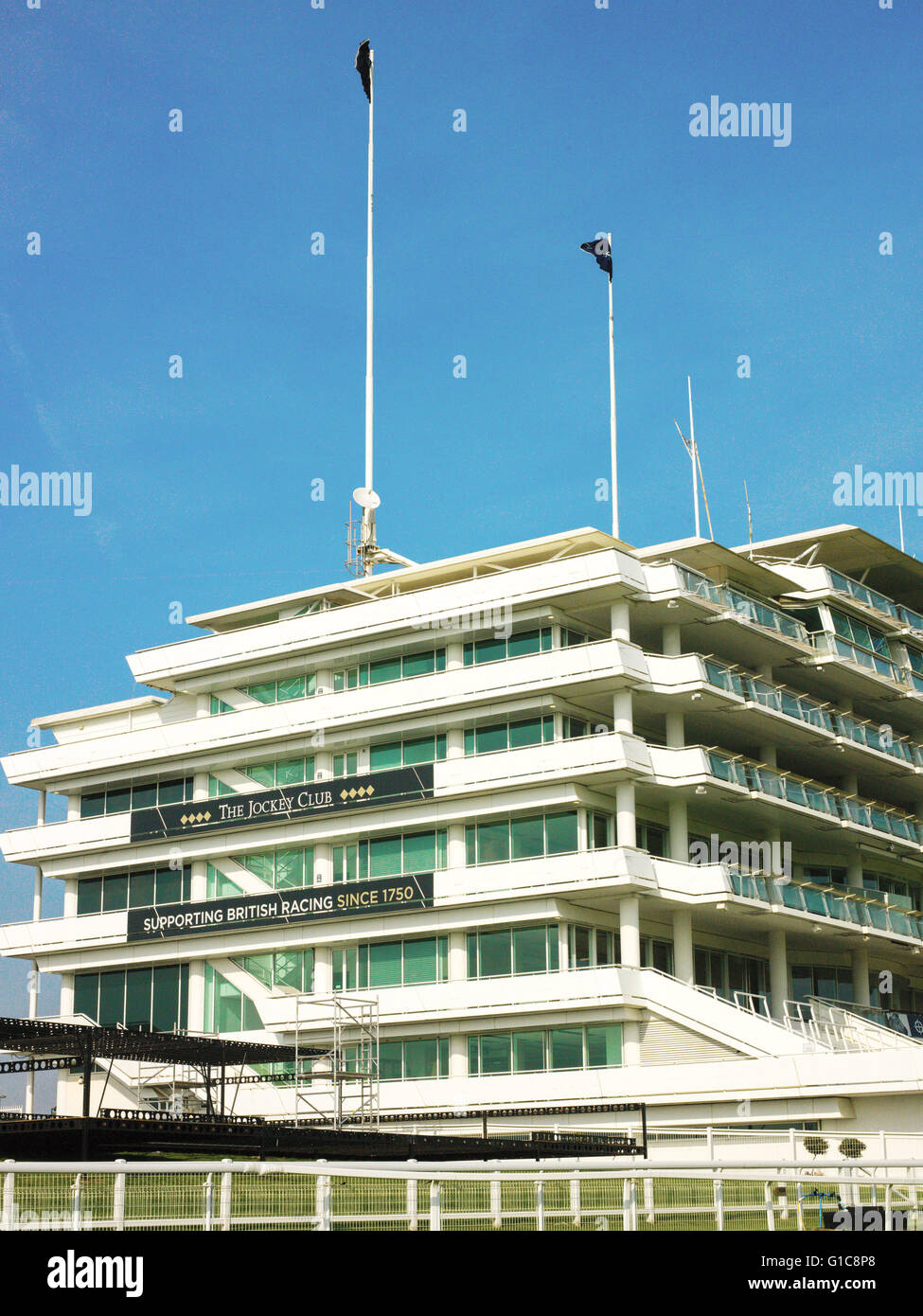 Epsom grandstand blue sky hi-res stock photography and images - Alamy