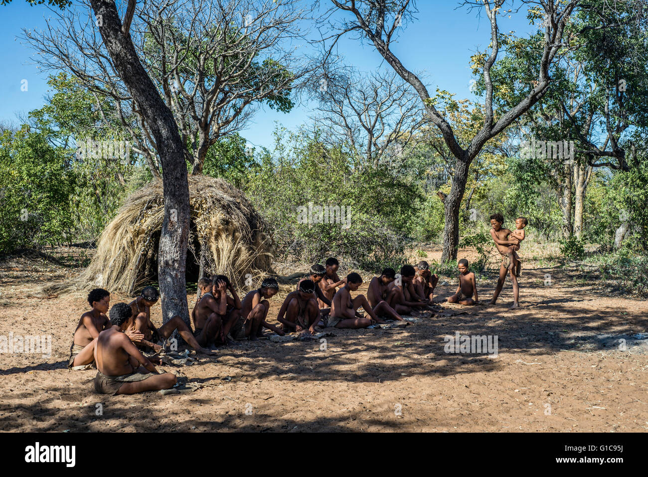 San women from Grashoek make their handicrafts in the Living Museum of ...