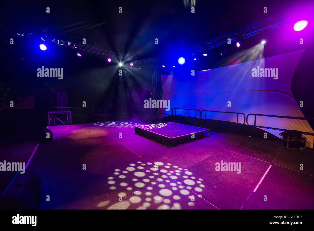 Event Stage / Lighting Location Stock Photo - Alamy