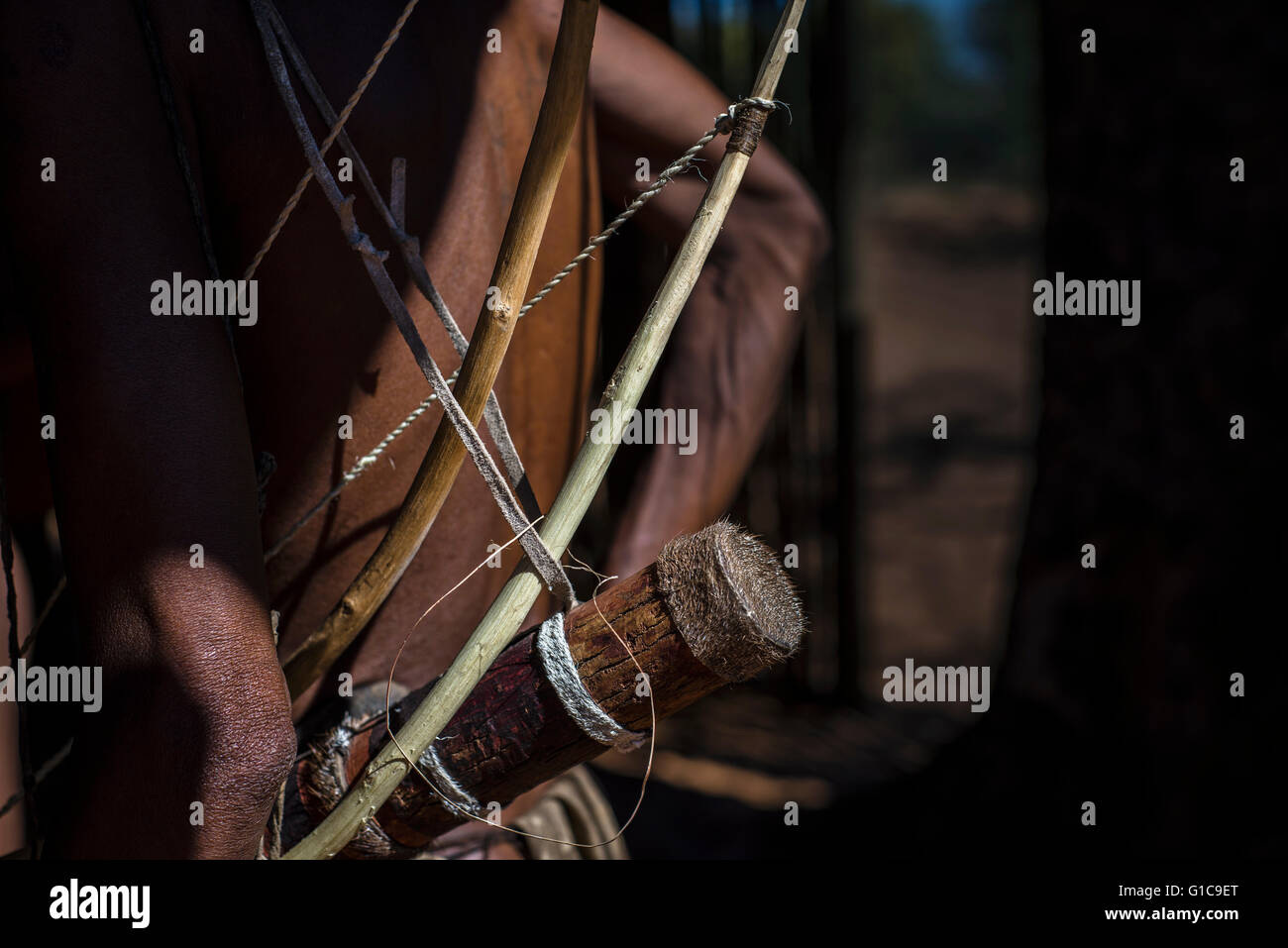Man hunting bow arrow san hi-res stock photography and images - Alamy