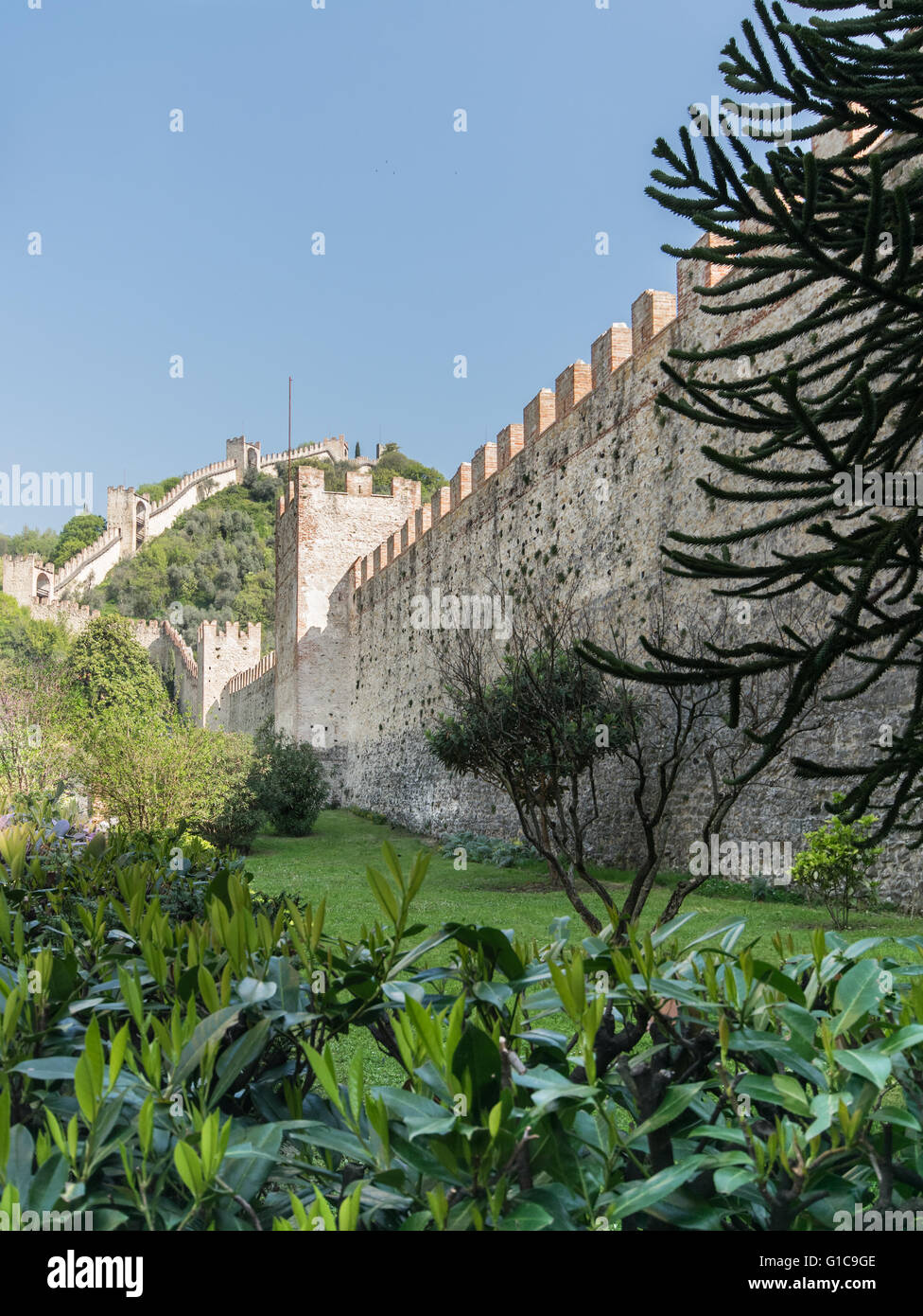 Medieval walls fortified town hi-res stock photography and images - Alamy