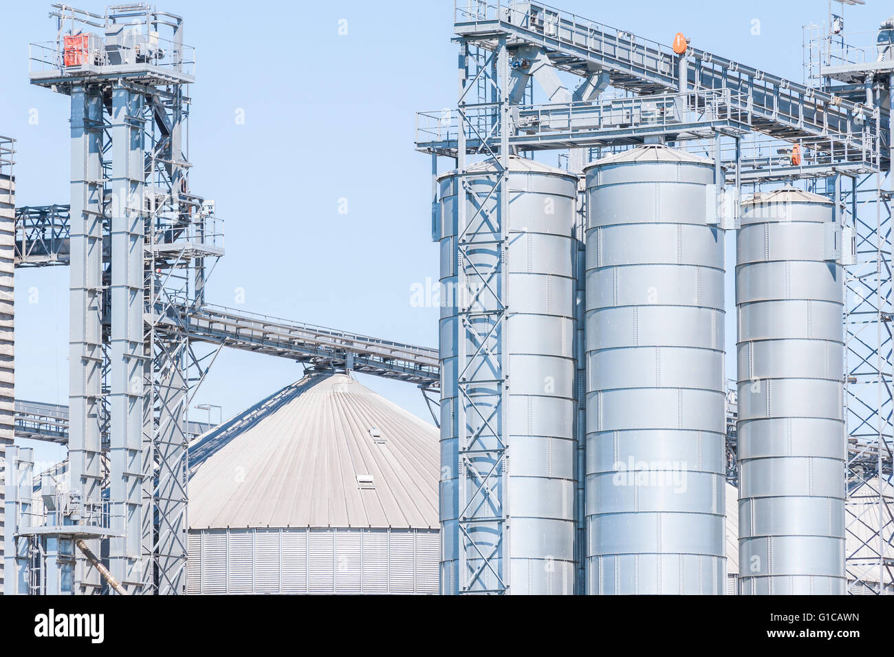 Storage facility cereals and production of bio gas; silos and drying ...