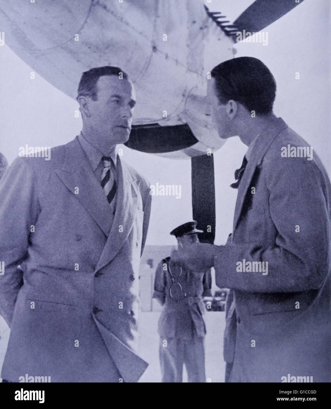 British colonial official talks with Lord Mountbatten Viceroy of India ...