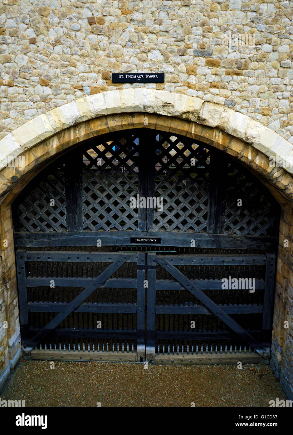 Tower of london traitors gate hi-res stock photography and images - Alamy