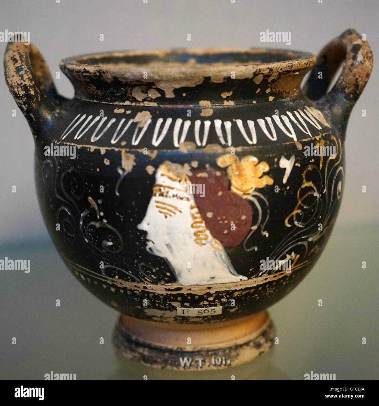 Gnathian squat lekythos hi-res stock photography and images - Alamy