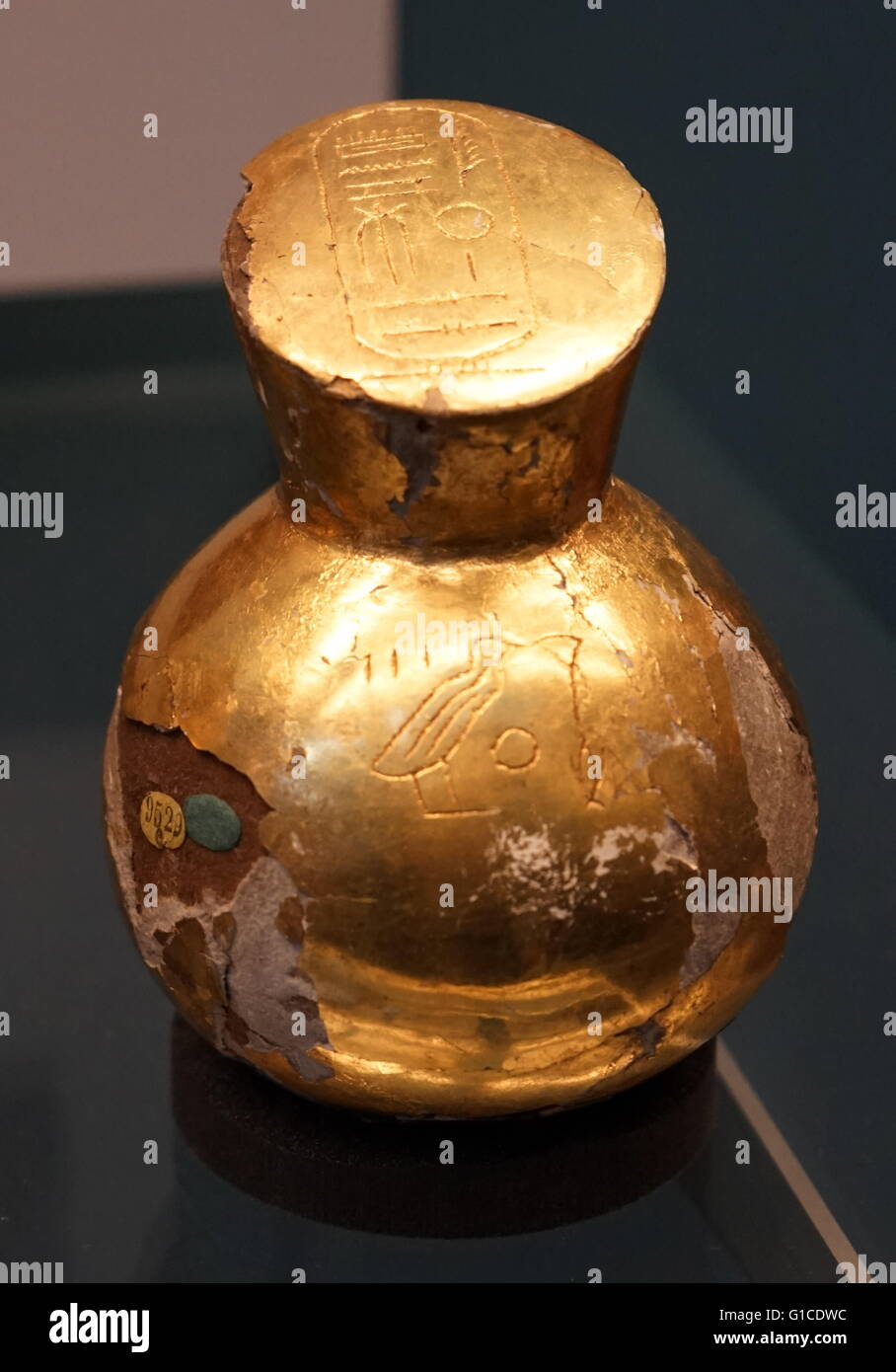 Egyptian containers hi-res stock photography and images - Alamy