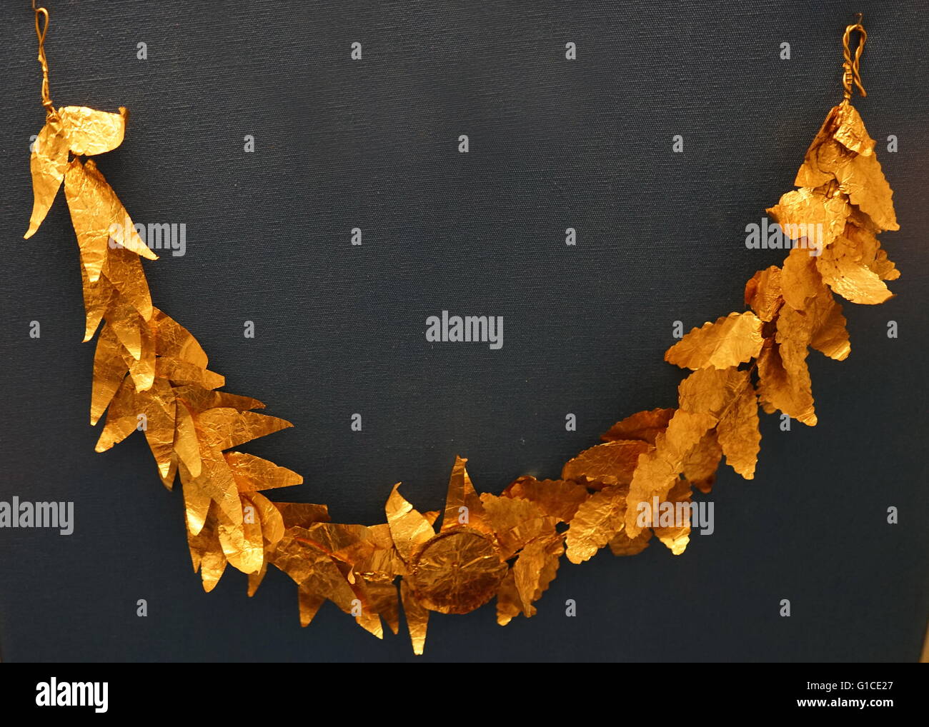 Golden laurel wreath hi-res stock photography and images - Alamy