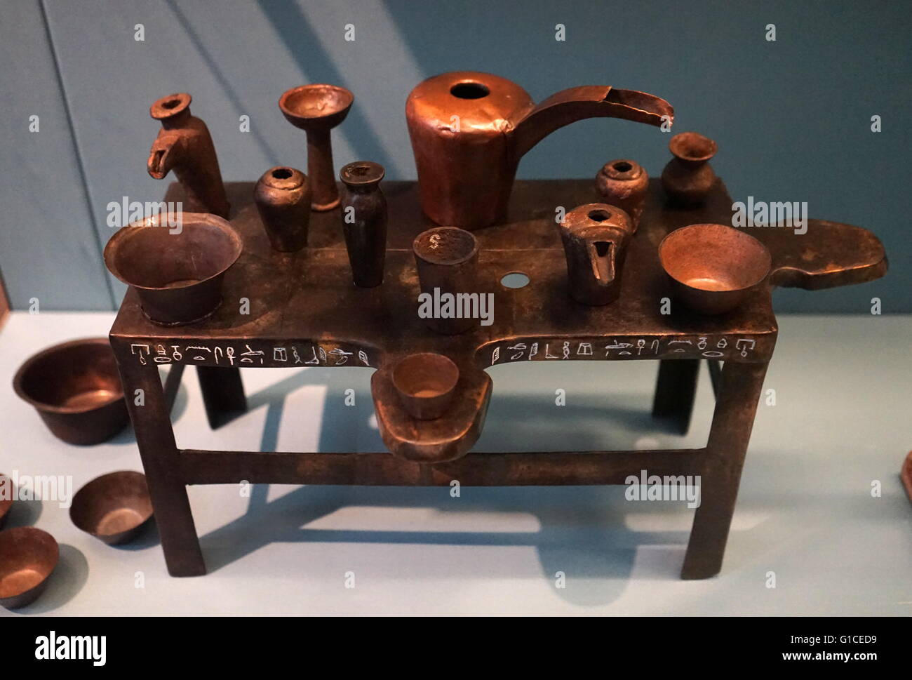 Bronze model offering table and ritual vessels of the lector-priest Idy ...