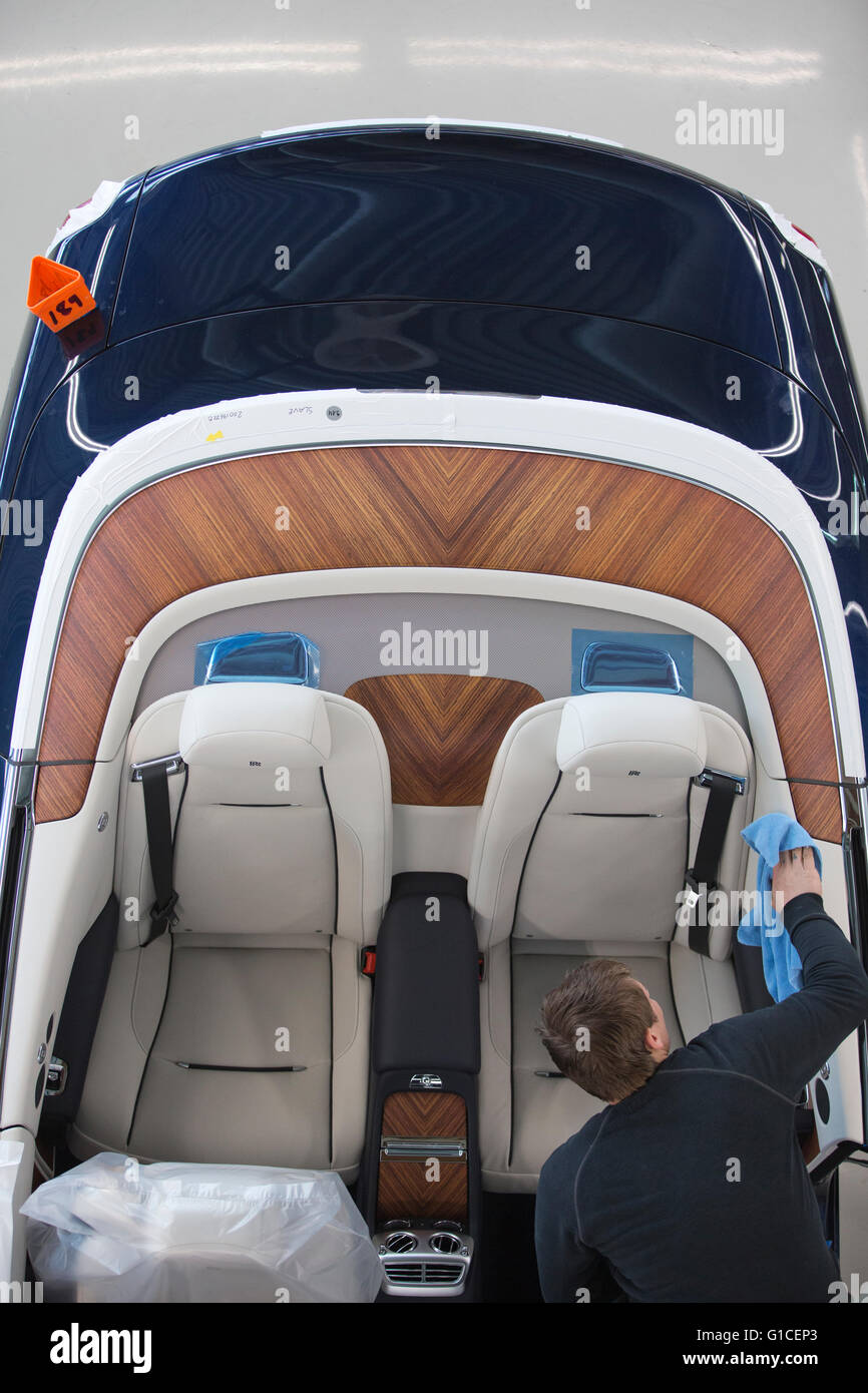 Rolls royce car plant hi-res stock photography and images - Alamy