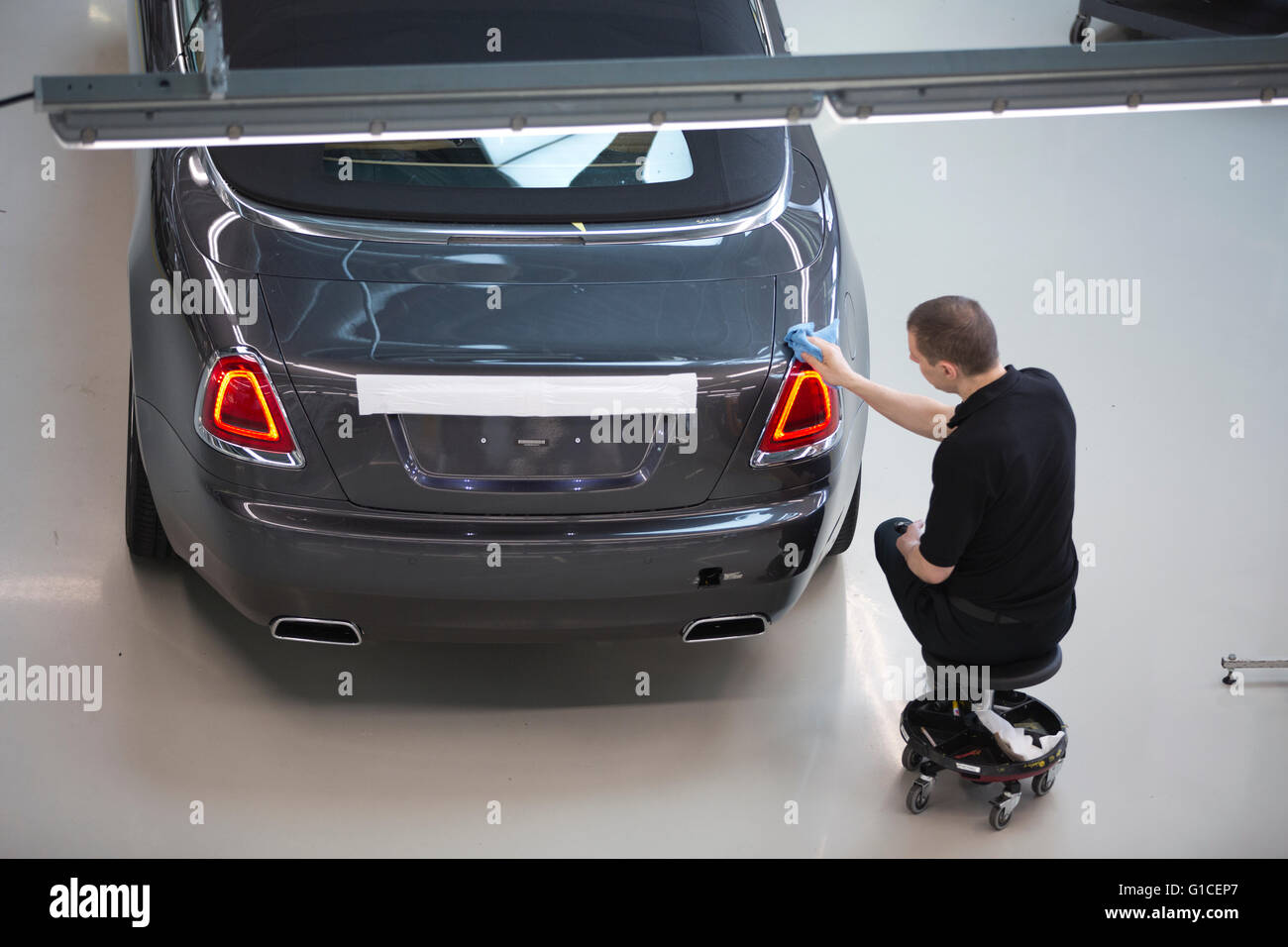 Rolls royce motor car assembly plant hi-res stock photography and ...