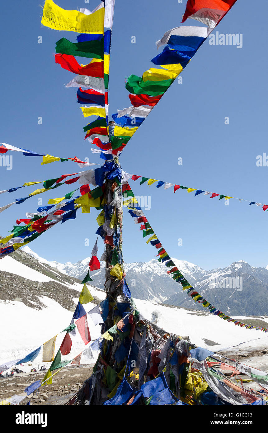 Prayer flags at summit of Rotang Pass, Manali - Leh Road, Himachal ...