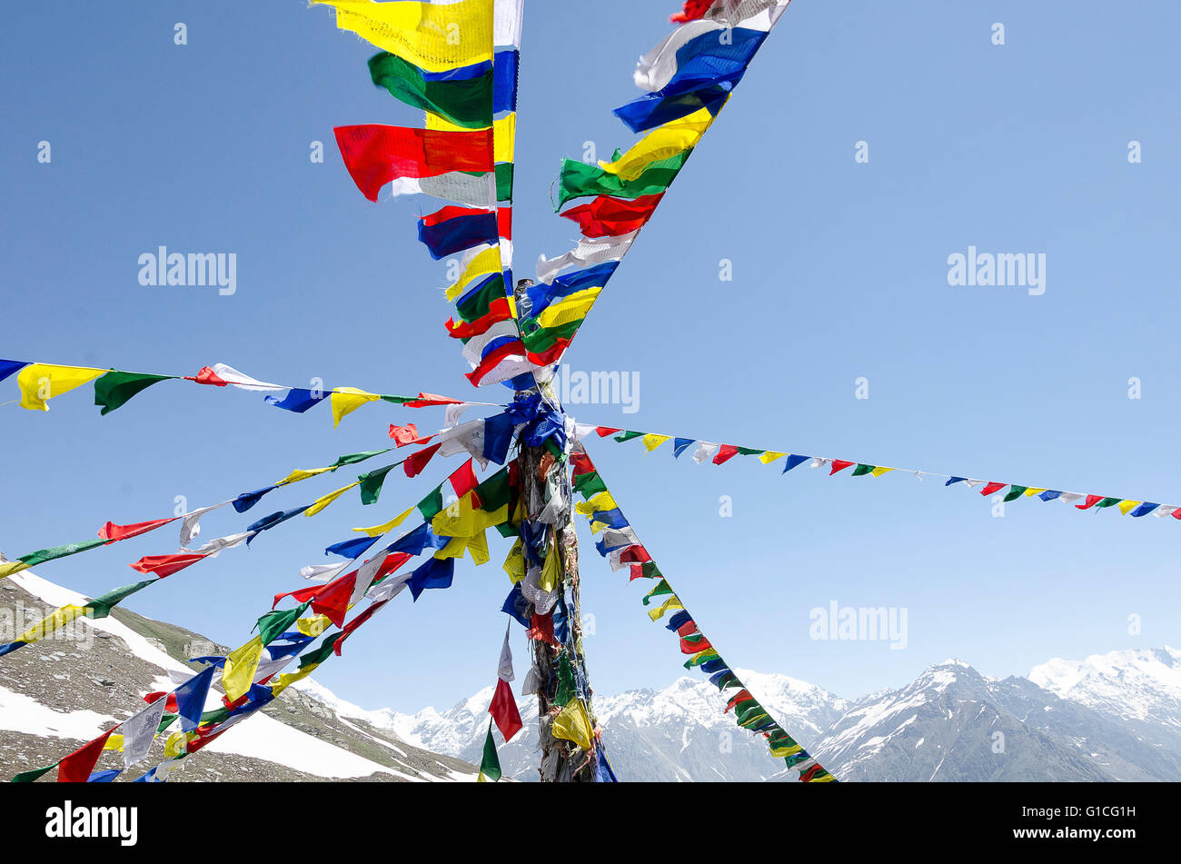 Prayer flags at summit of Rotang Pass, Manali - Leh Road, Himachal ...
