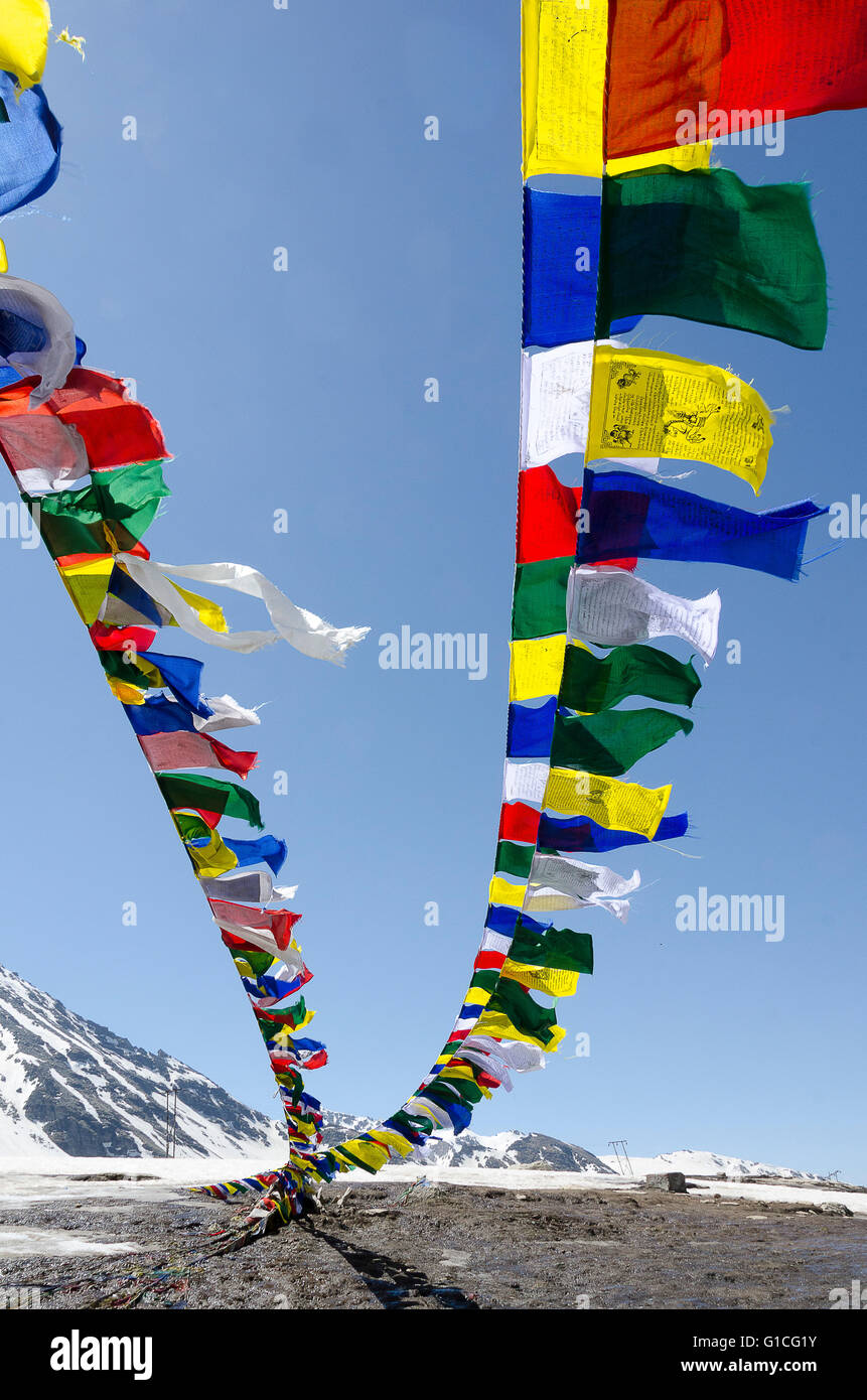 Prayer flags at summit of Rotang Pass, Manali - Leh Road, Himachal ...