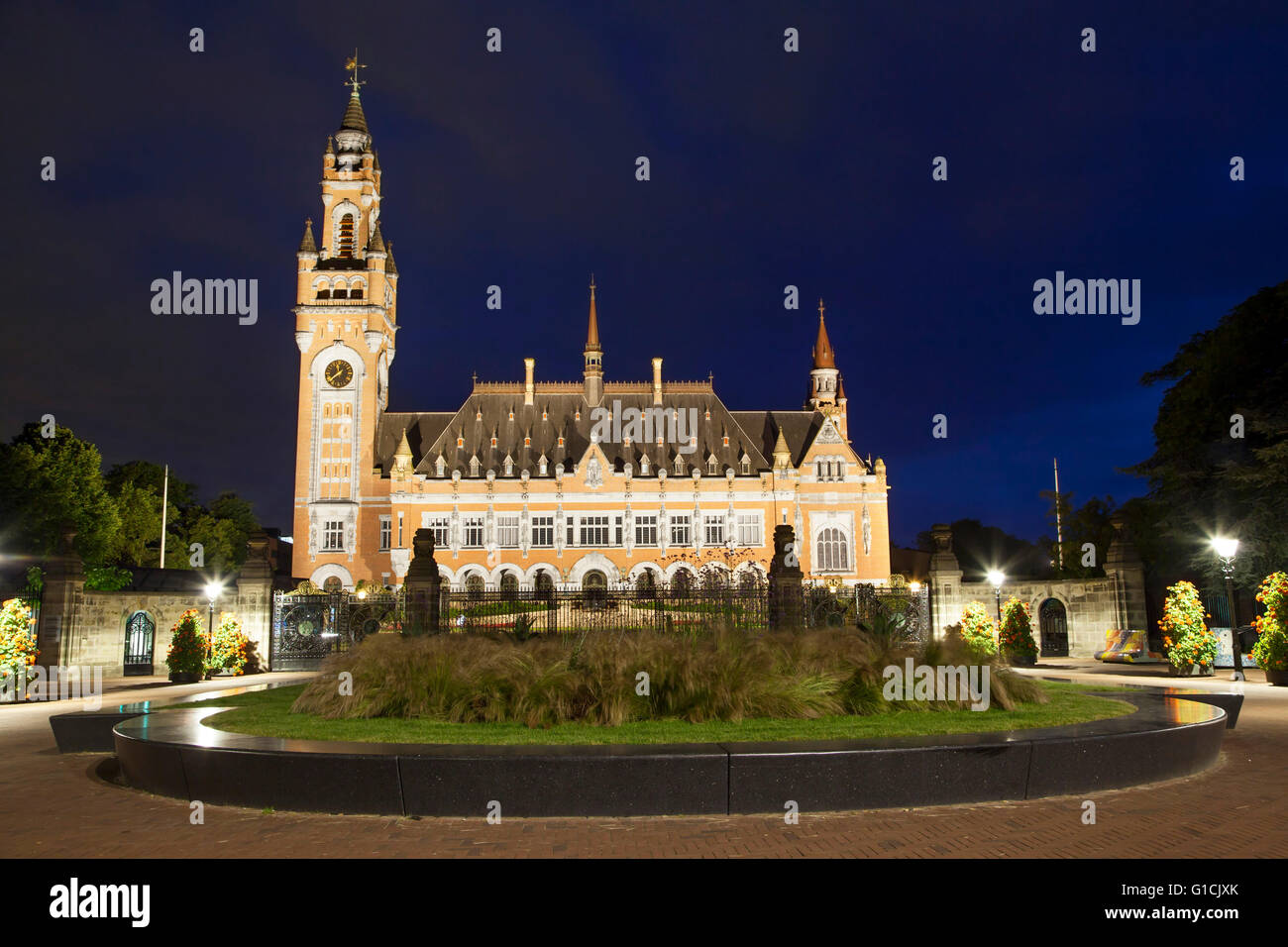 International peace garden hi-res stock photography and images - Alamy