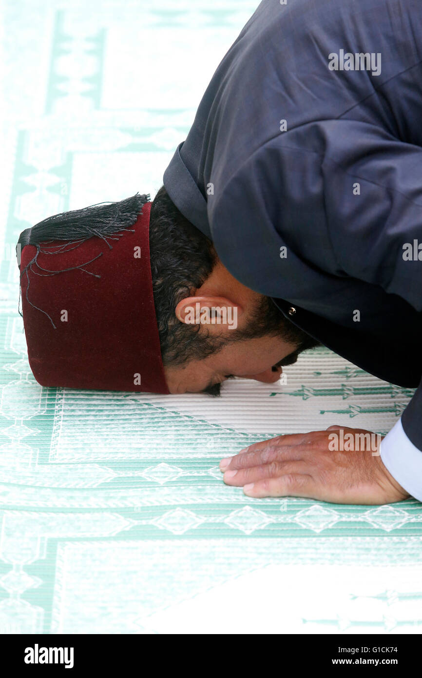 Urs of Mawlana Cheikh Muhammad Nazim Adil al-Haqqani in Lefke, Cyprus ...
