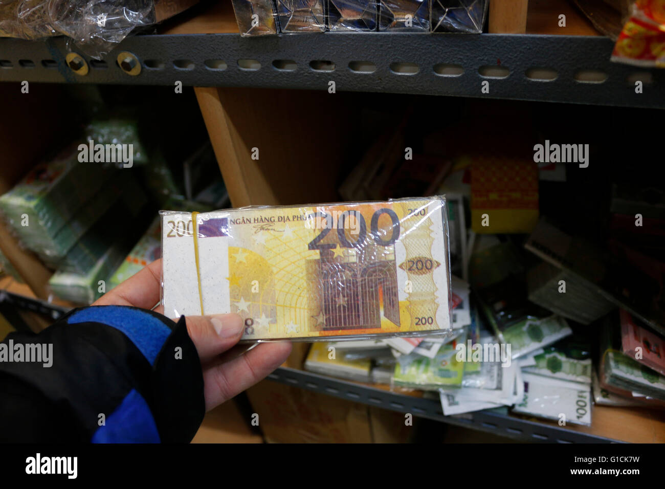 Fake money hi-res stock photography and images - Alamy