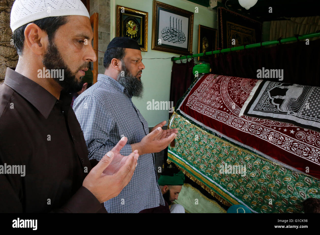 Naqshbandi sufis praying by Mawlana Cheikh Muhammad Nazim Adil al ...