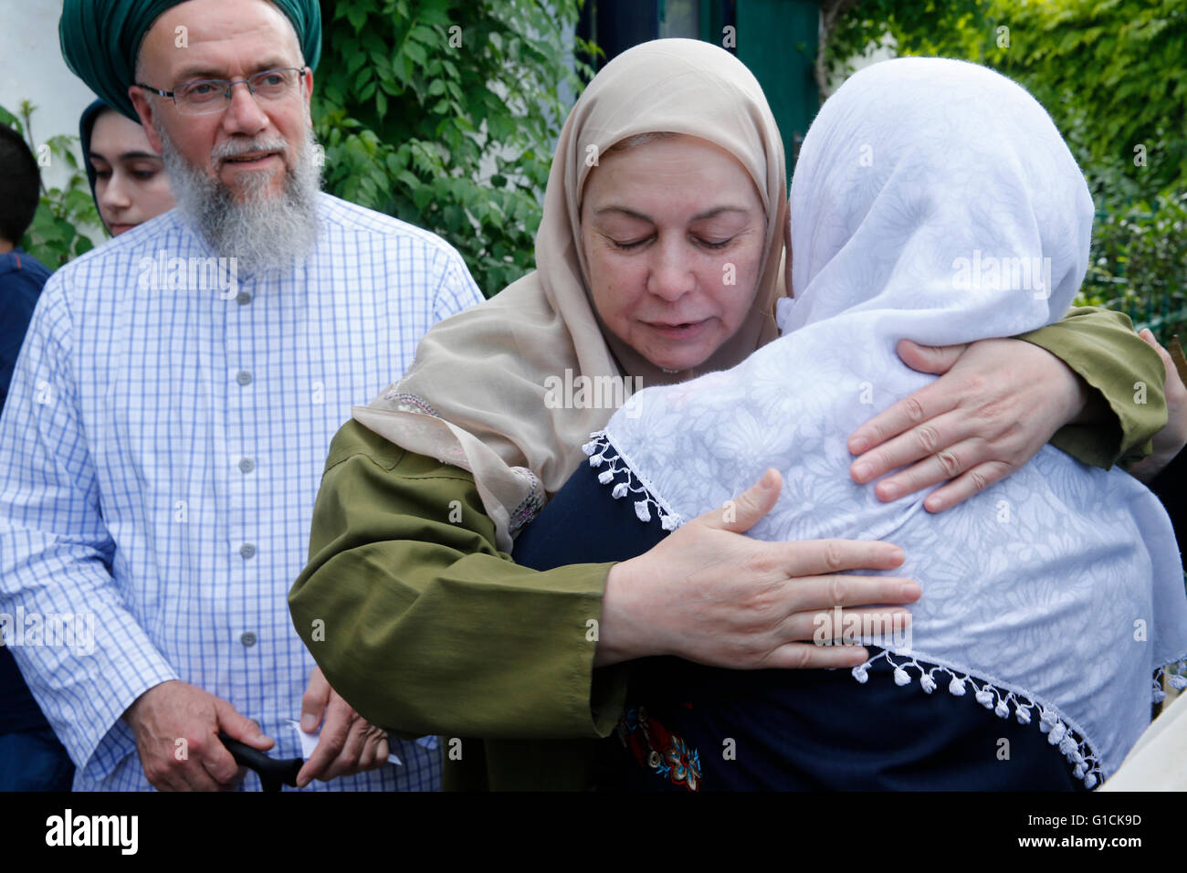 Mawlana Shaykh Mehmet Adil ar Rabbani with women in the Naqshbandi ...