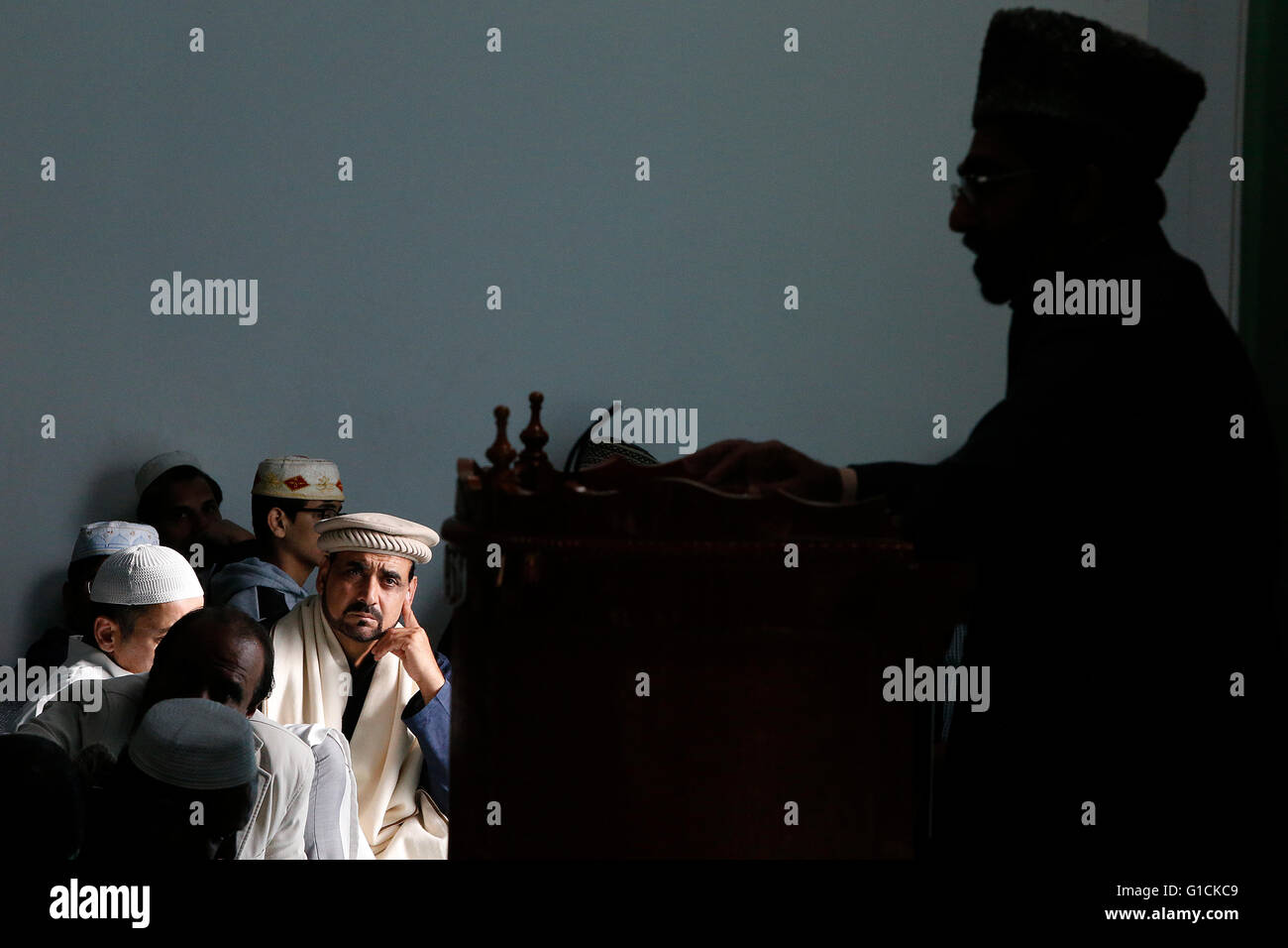 Muslim imam preaching hi-res stock photography and images - Alamy