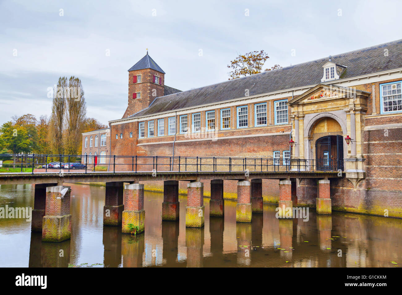Castle fortress bridge hi-res stock photography and images - Alamy