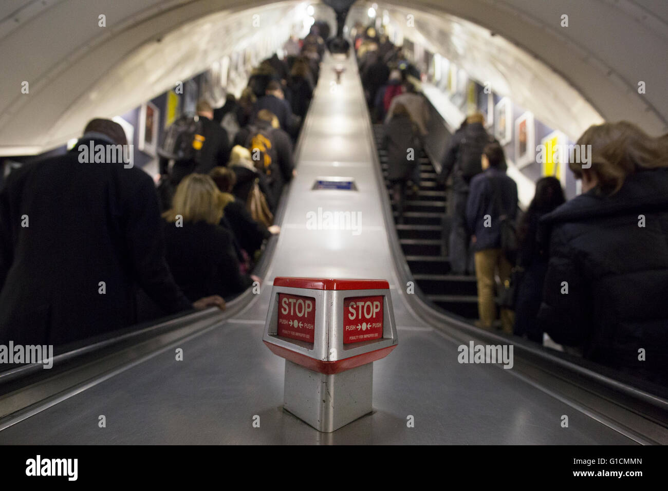 Rush Hour at Waterloo Tube Station on the London Underground, London ...