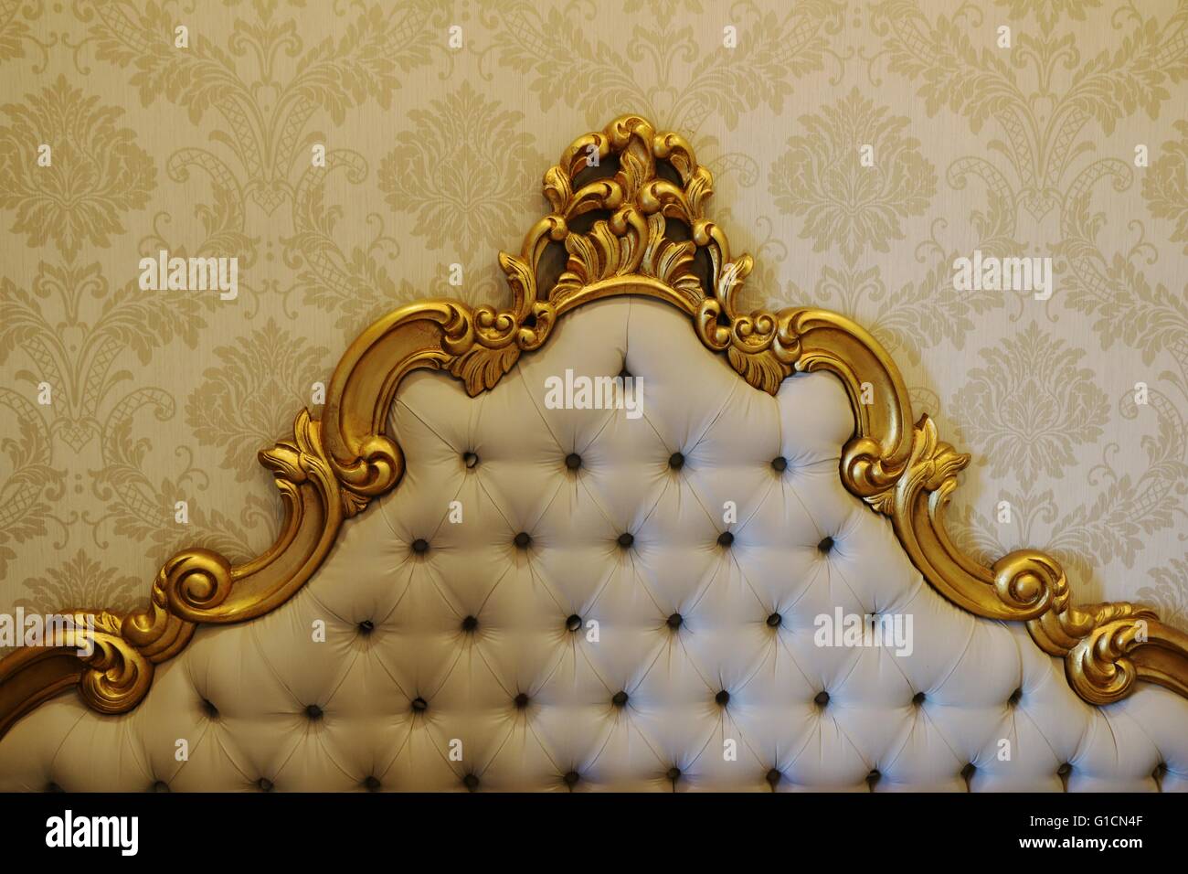 Wallpaper Royal Baroque Decor Ταπετσαρία Μπαρόκ Ντεκόρ Stock Photo - Alamy