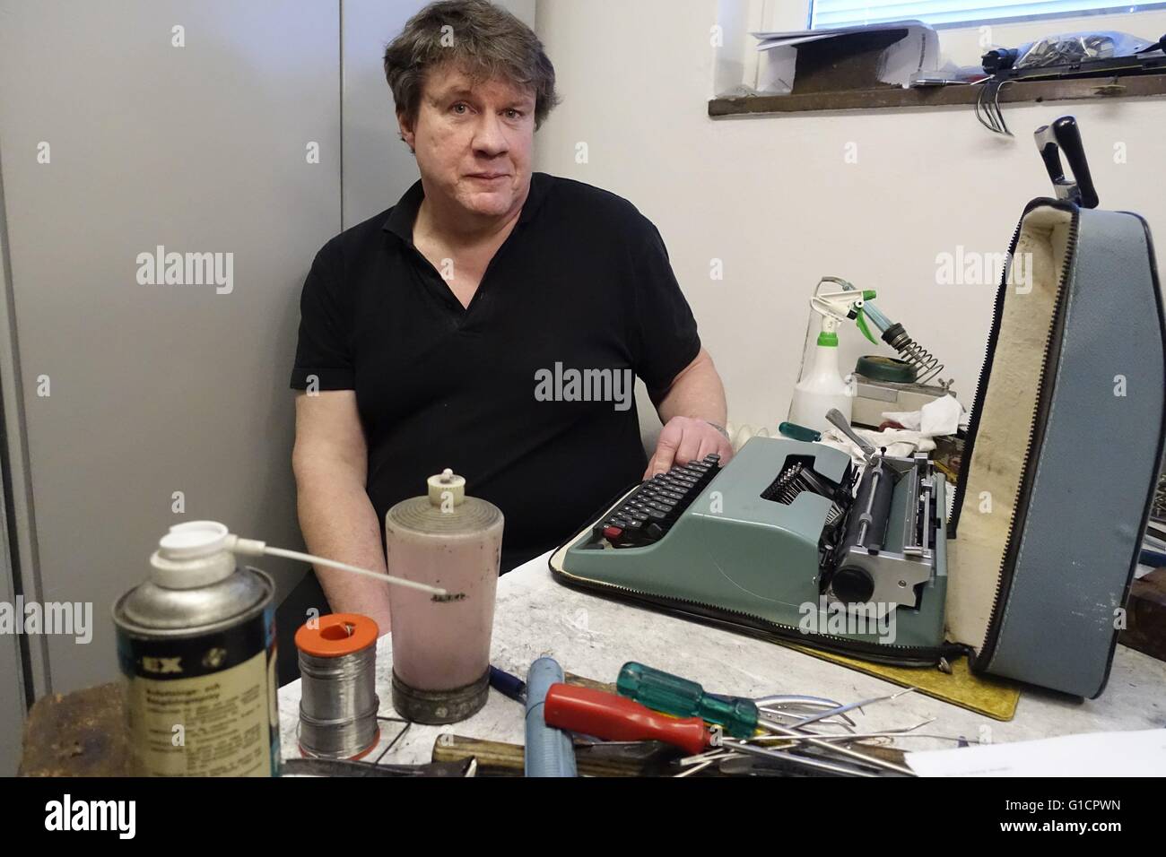 Repairing typewriter hi-res stock photography and images - Alamy