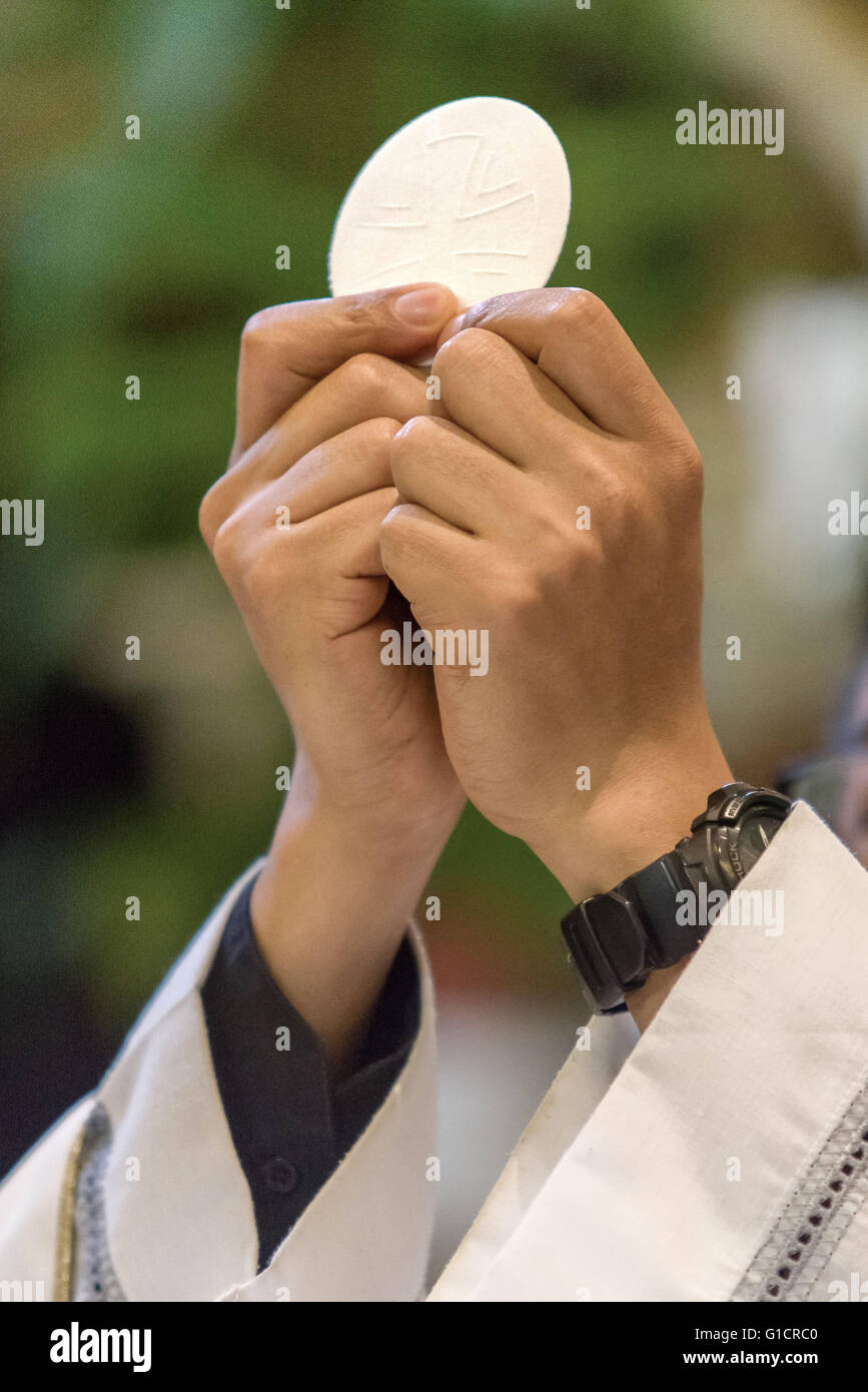 The christian rite of the Communion during the mass Stock Photo - Alamy