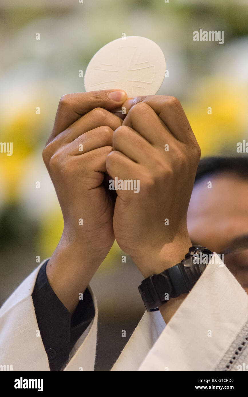 The christian rite of the Communion during the mass Stock Photo - Alamy