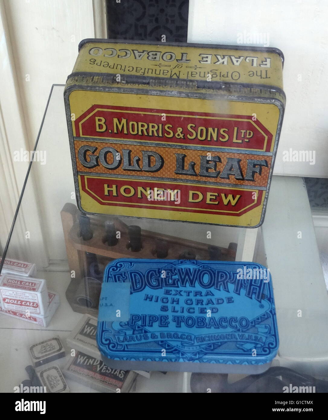 Hand Rolling Cigarettes High Resolution Stock Photography and Images ...