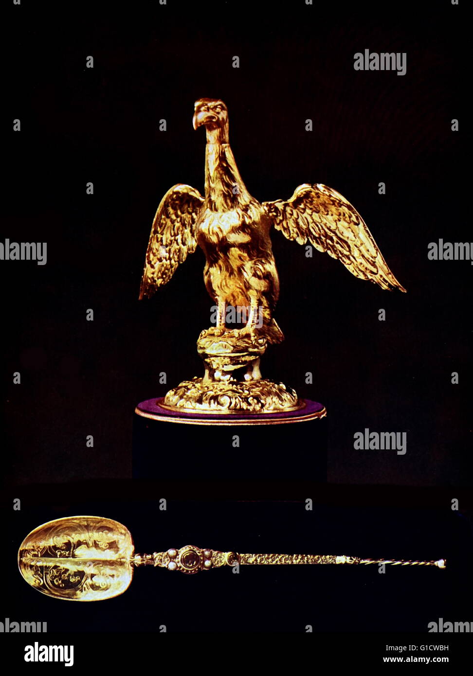 Golden ampula and spoon hi-res stock photography and images - Alamy